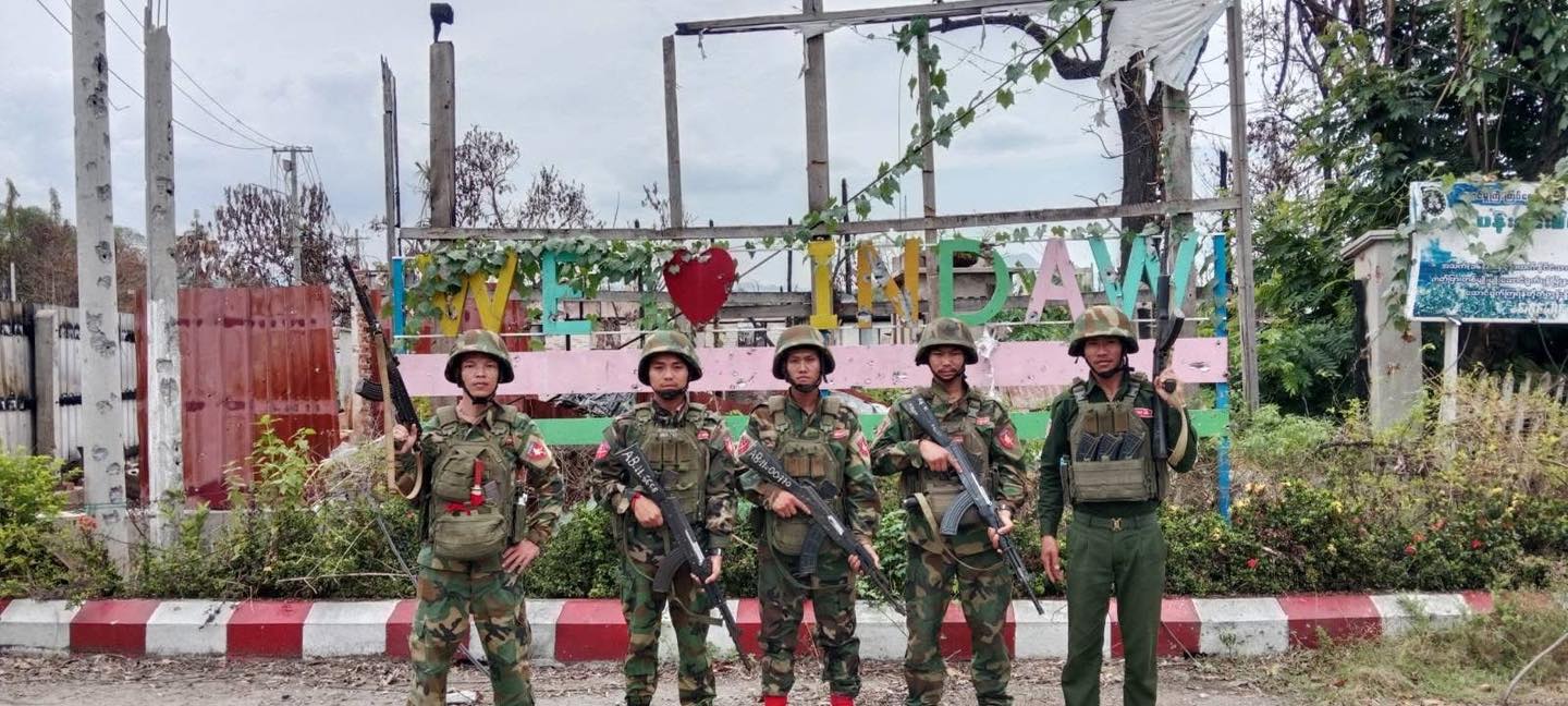 အင်းတော်မြို့သိမ်းတိုက်ပွဲမှာ ပါဝင်ခဲ့သည့် ABSDF စစ်ကြောင်း(၁) မှ ရဲဘော်များ၏ မှတ်တမ်းပုံရိပ်မ ...